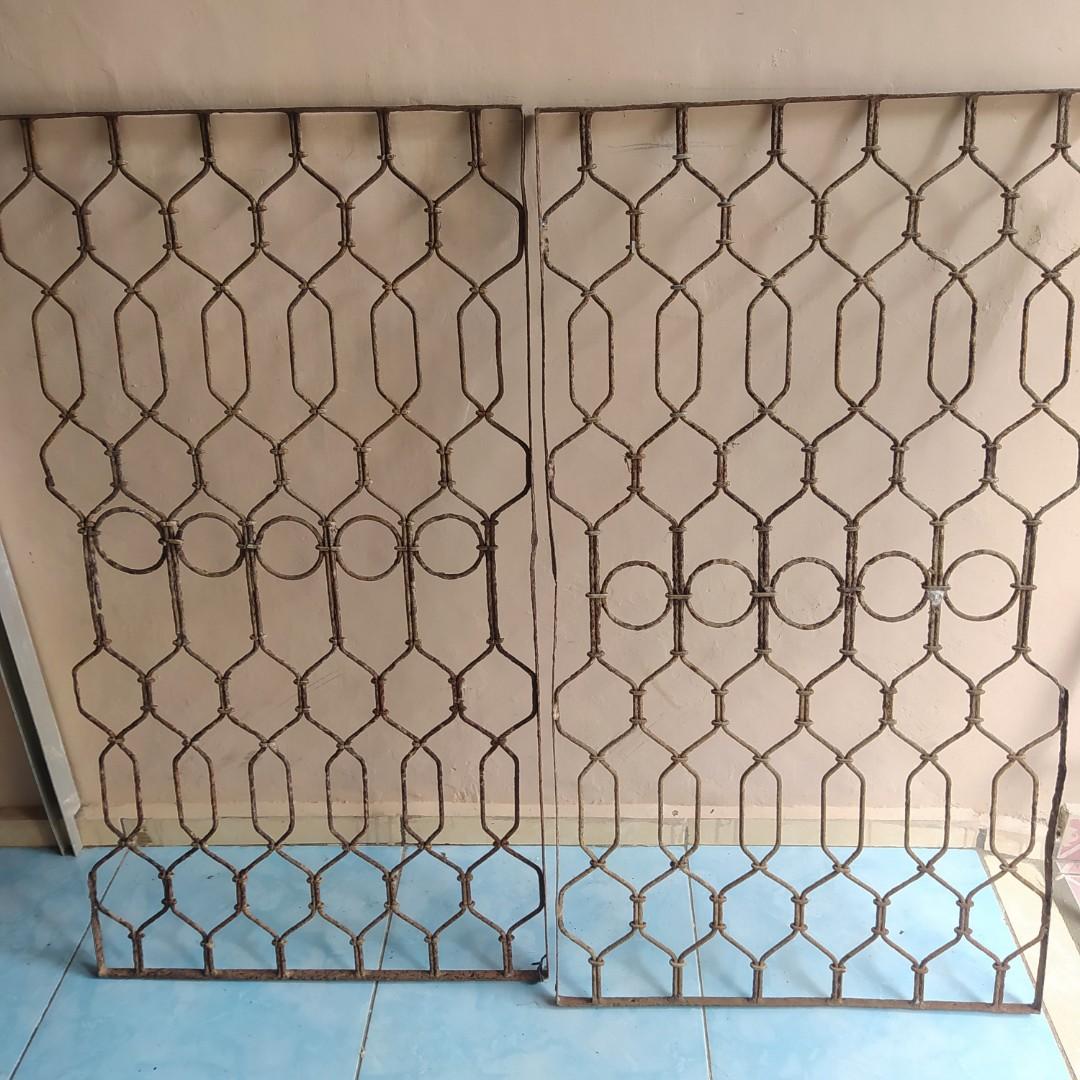 Jendela besi kolonial borongan 2biji, Antik, Lainnya di Carousell