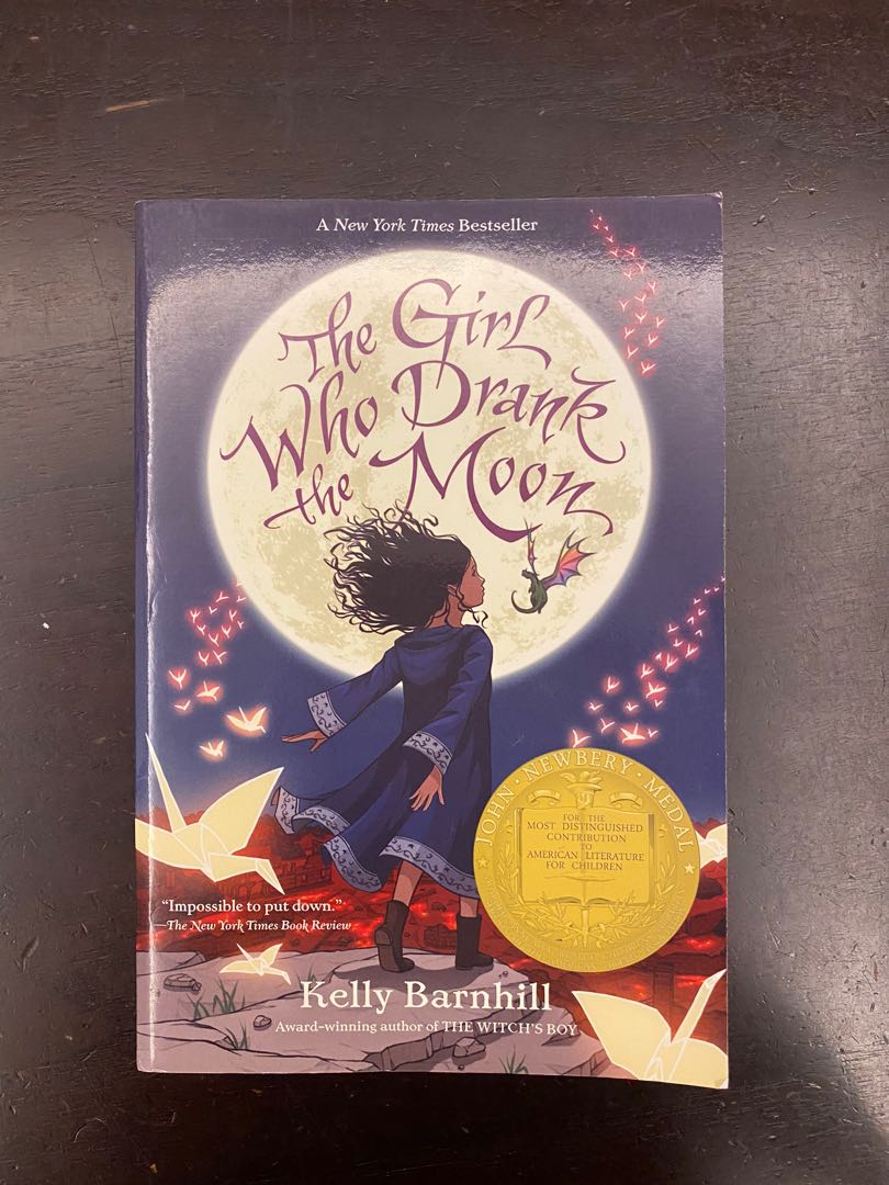 Kelly Barnhill - The Girl Who Drank The Moon, 興趣及遊戲, 書本 & 文具, 小朋友書 ...