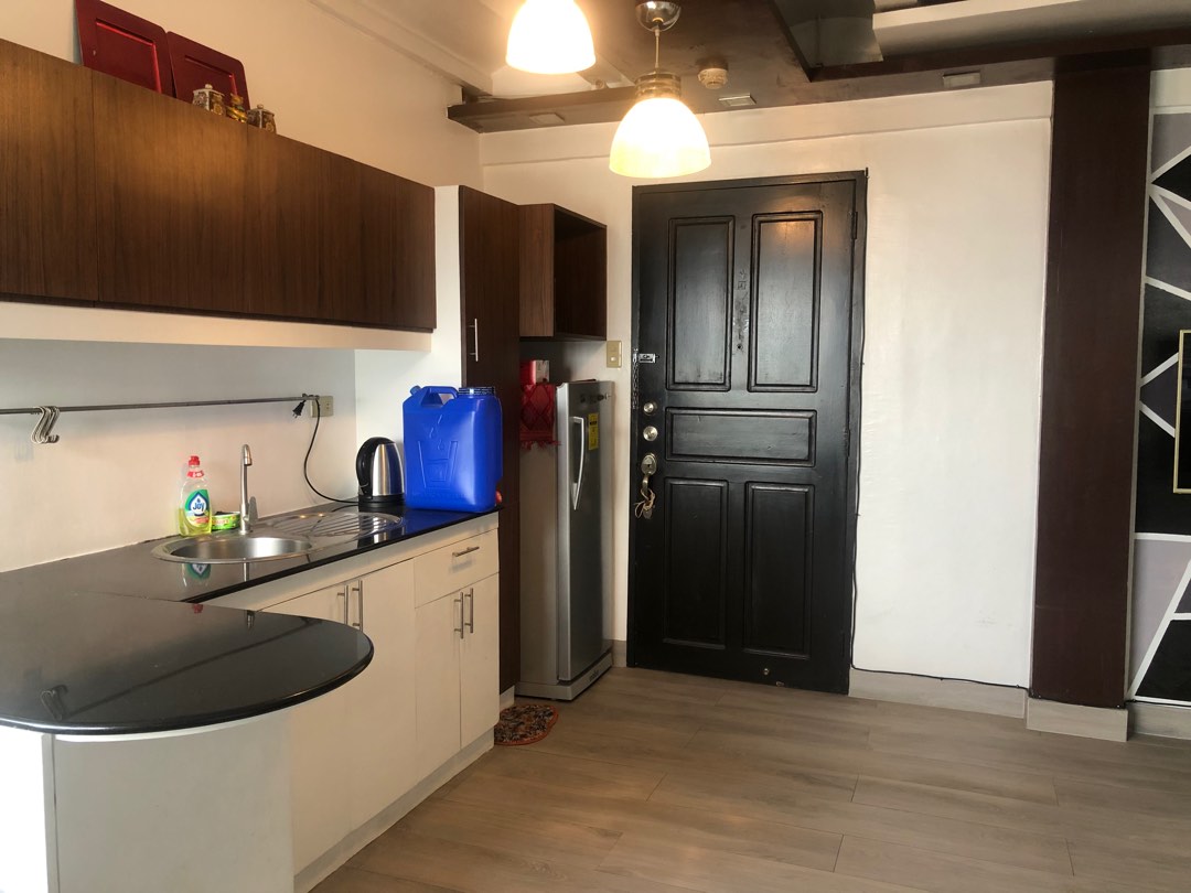 Studio-type condo unit near Tomas Morato [VACANT STARTING January 2 ...