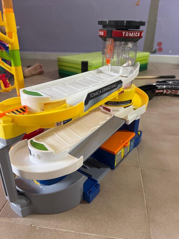 Tomica Double Action Building car garage, Hobbies & Toys, Toys & Games ...