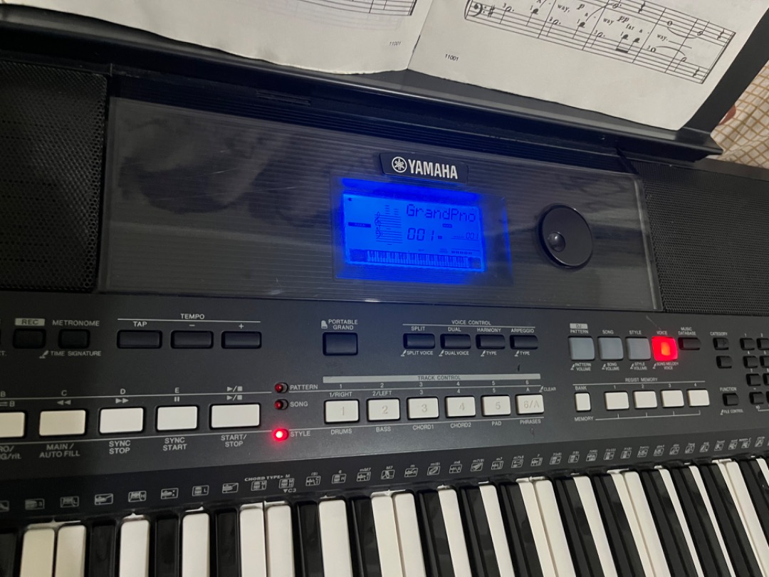 Yamaha Piano Keyboard w/ FREE Sustain Pedal, Hobbies & Toys, Music ...