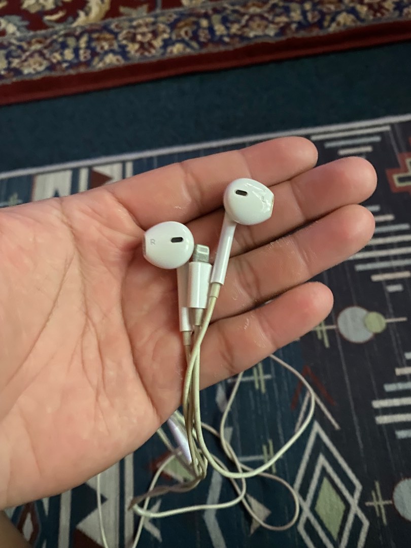 Apple earpods, Audio, Earphones on Carousell