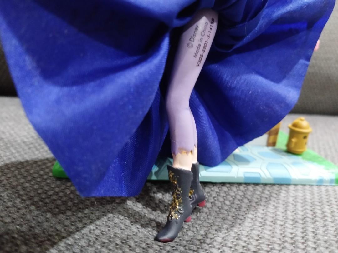 Frozen Anna Figure with Fabric dress, Hobbies & Toys, Collectibles ...