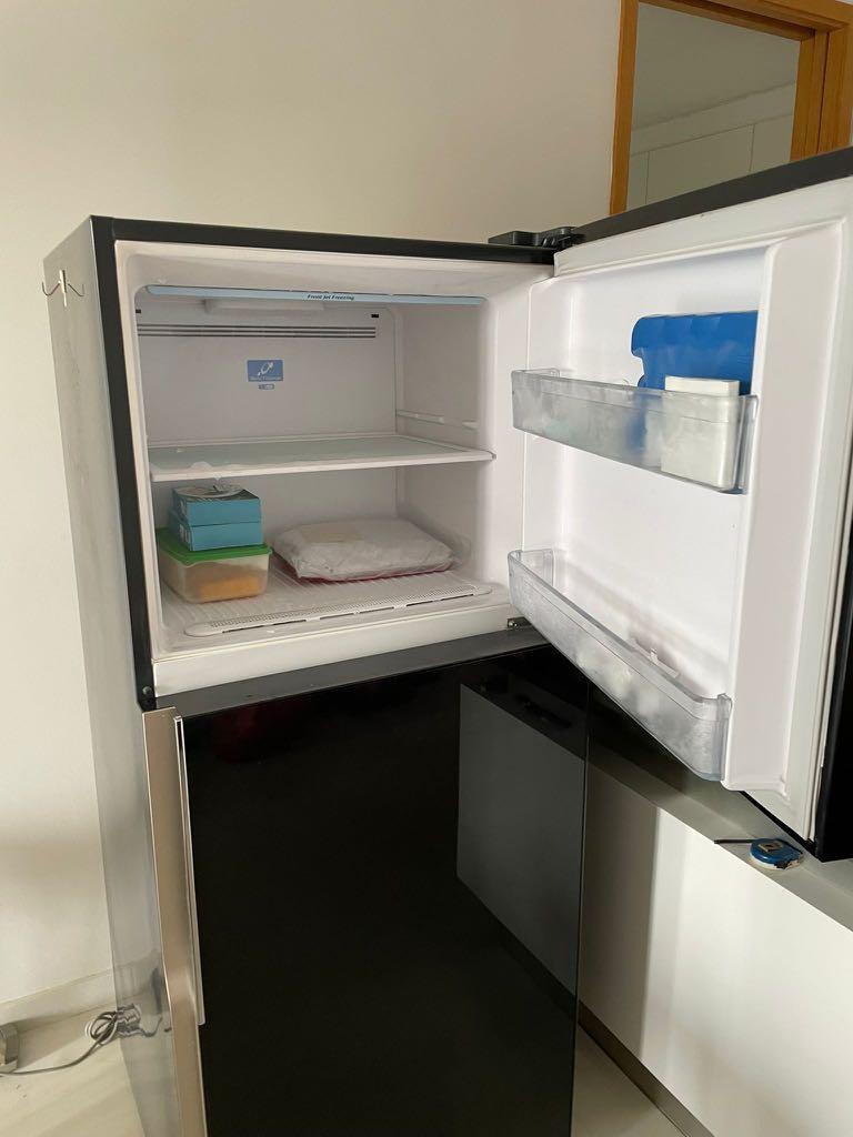 Hitachi fridge freezer 2 door 335 litres, TV & Home Appliances, Kitchen ...