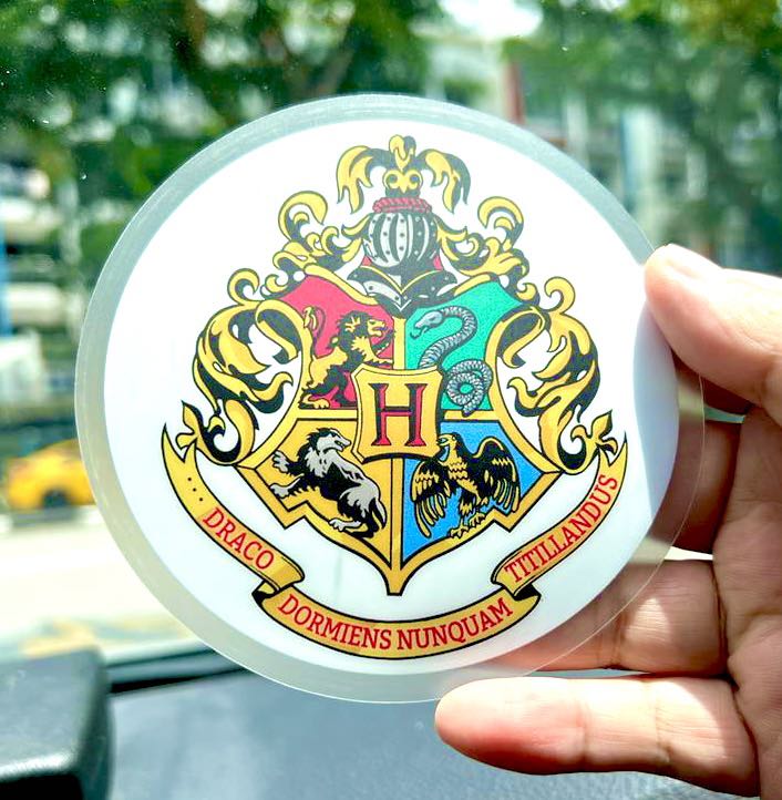 Hogwarts crest ( Harry Potter ) . Static Cling Car Decals . 11cm ...
