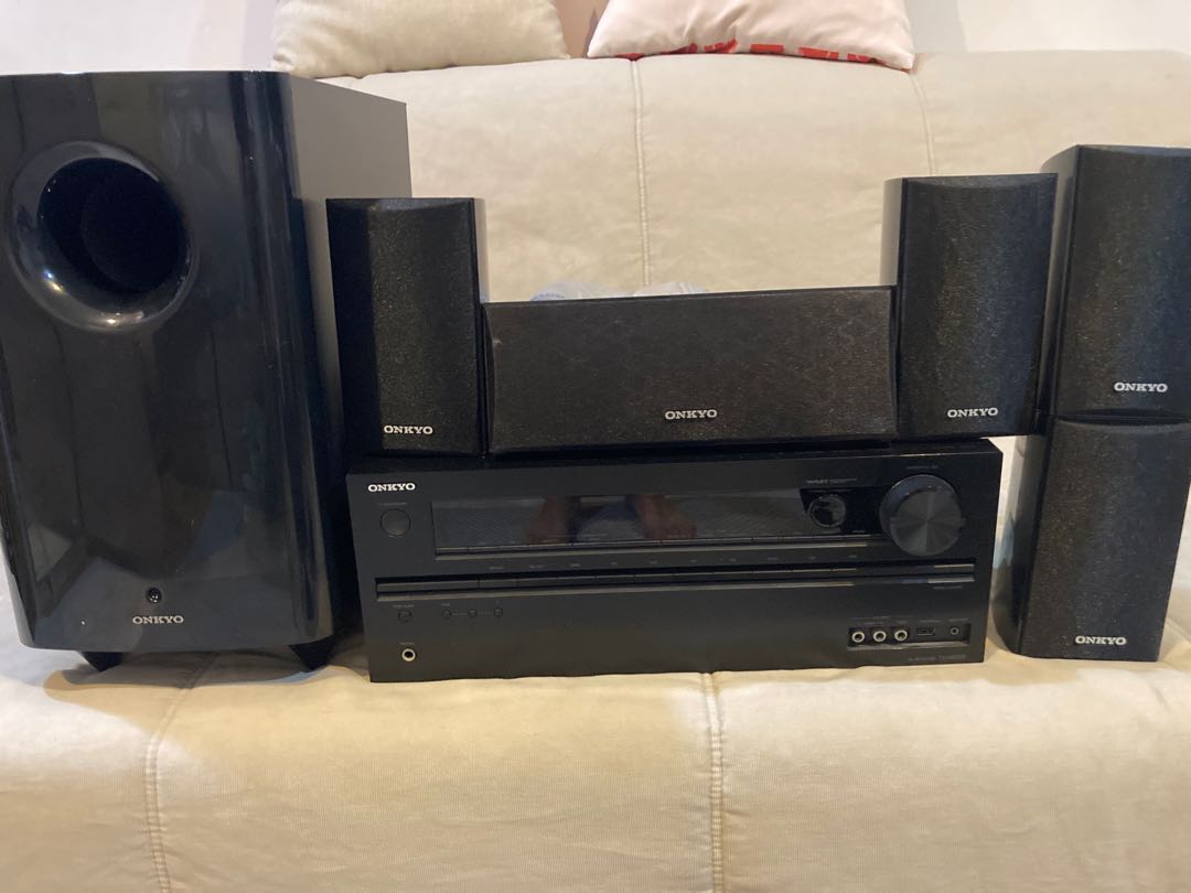 Home theatre surround sound set; Onkyo receiver, 5 surround speakers ...