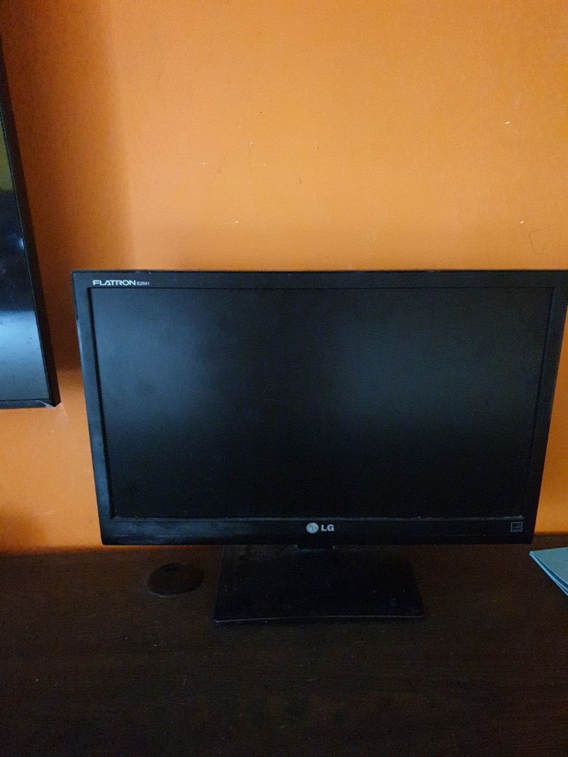 LG Flatron E2041, Computers & Tech, Desktops on Carousell