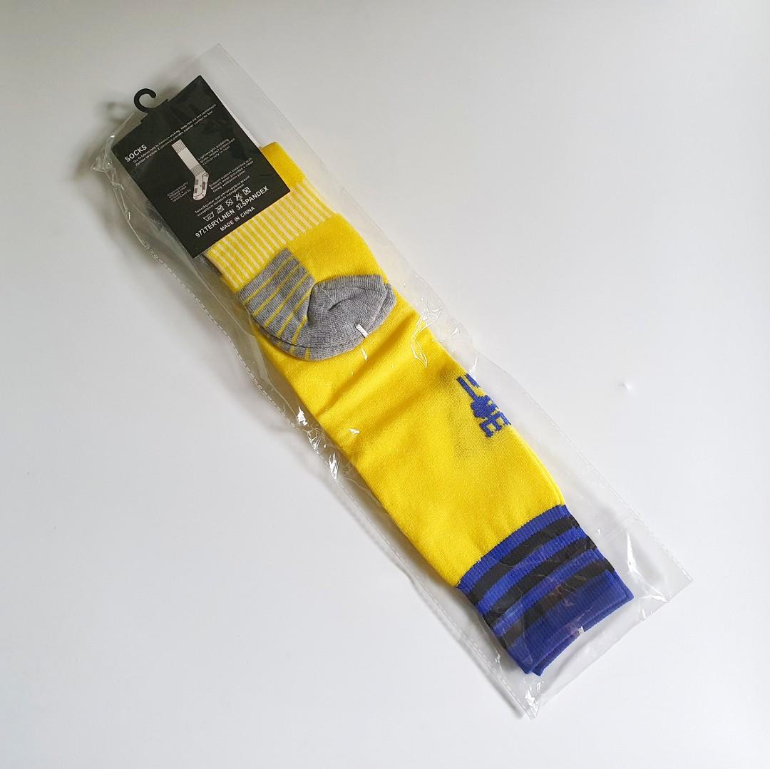 Manchester United Kit Socks 2021 2022, Men's Fashion, Activewear on ...