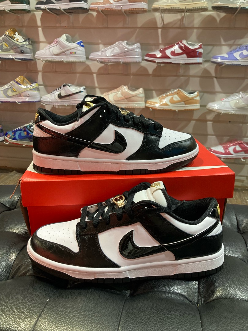 NIKE DUNK LOW WORLD CHAMPION BLACK WHITE, 男裝, 鞋, 波鞋 - Carousell