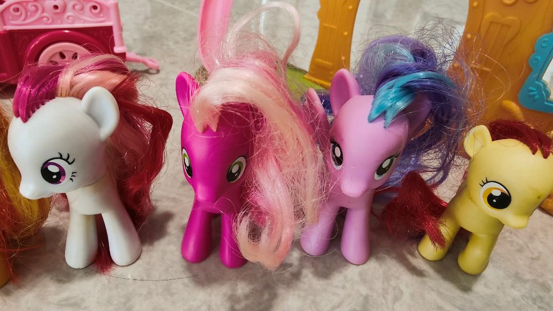 Pre-loved My Little Pony miniature set, Hobbies & Toys, Toys & Games on ...