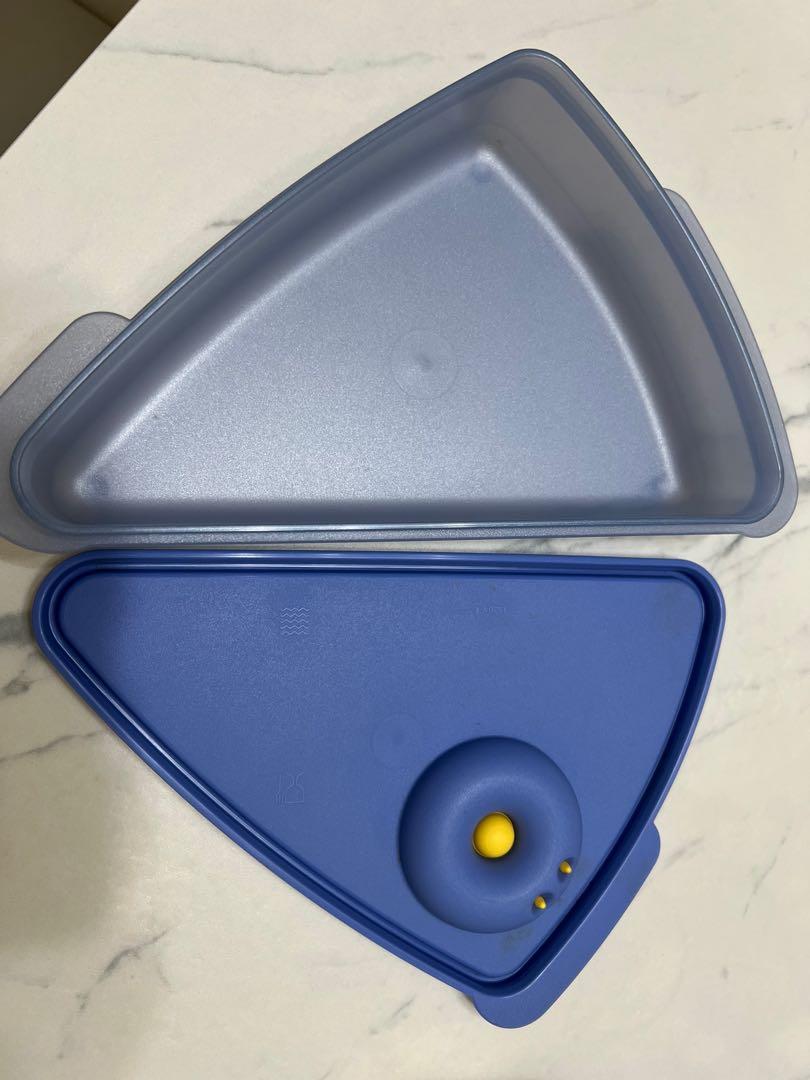 Tupperware Pizza Sandwich box 薄餅三文治盒, 傢俬＆家居, 廚具和餐具, 其他廚具和餐具 - Carousell