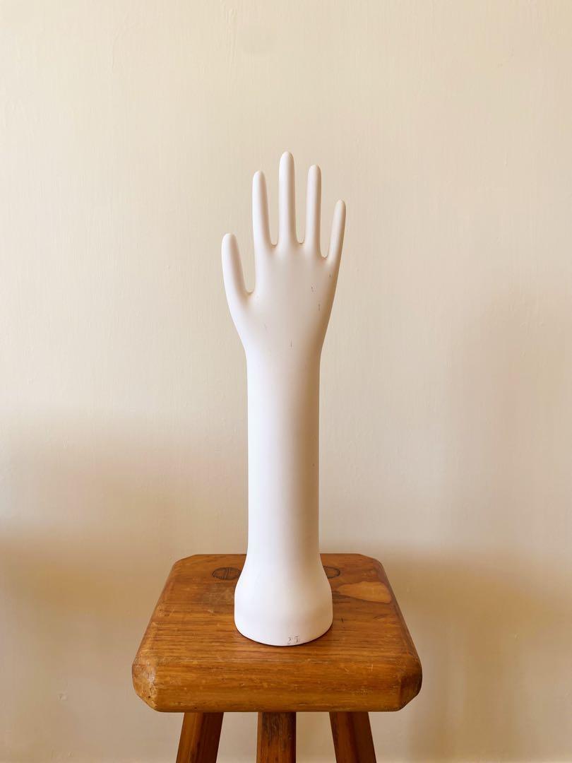 vintage ceramic hand decor display 陶瓷手 擺設, 傢俬＆家居, 傢俬, 其他家居傢俬 - Carousell