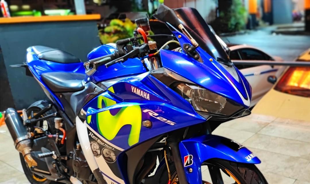 Yamaha R25 Movistar v1 spec R3 fully loaded, Motorbikes on Carousell