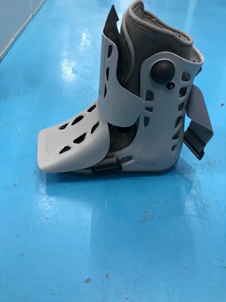 AirCast Airselect Walker (Left, Medium), Health & Nutrition, Braces ...