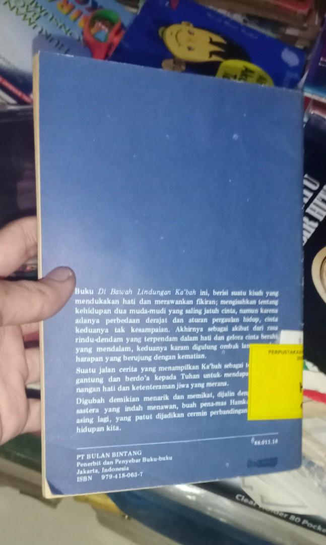 Di Bawah Lindungan Kabah Hamka, Buku & Alat Tulis, Buku di Carousell