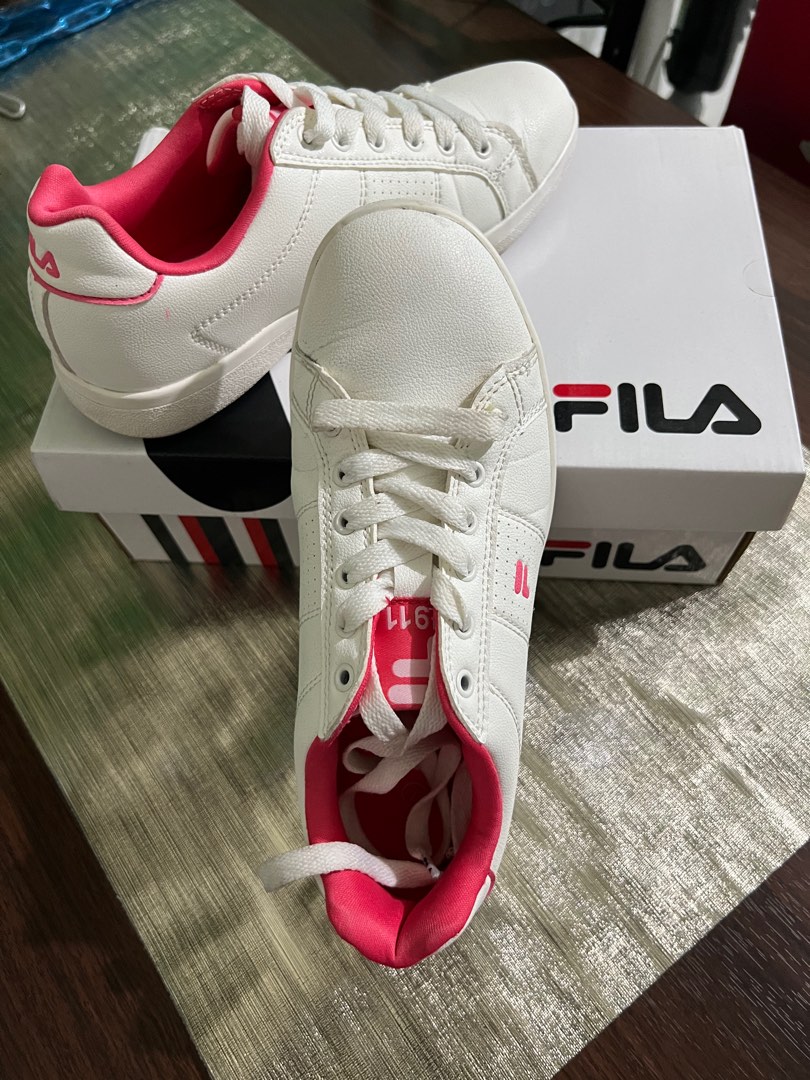 Fila, Women's Fashion, Footwear, Sneakers on Carousell