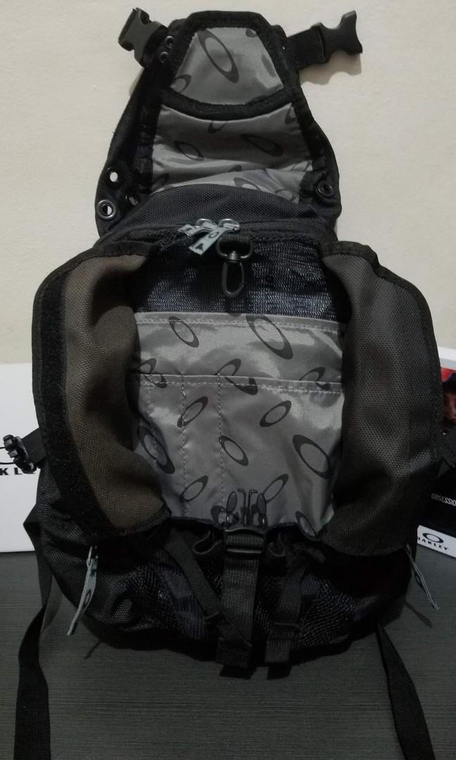 oakley small icon 3.0 backpack bag, Men's Fashion, Bags, Backpacks on ...