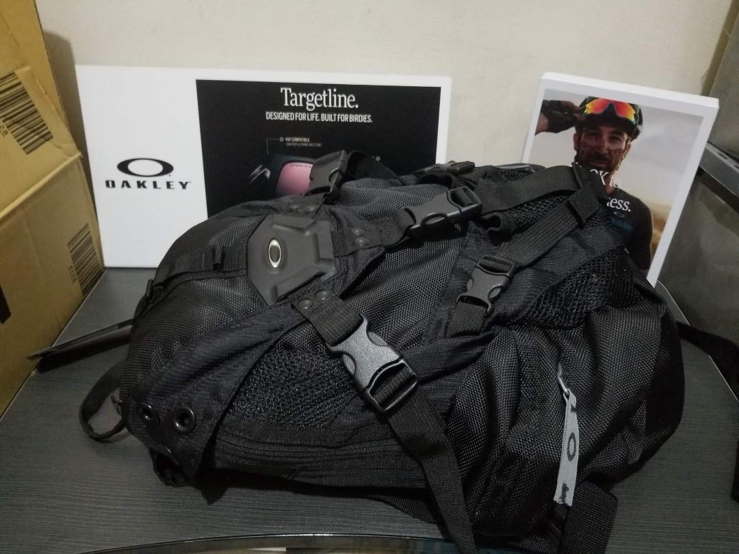 oakley small icon 3.0 backpack bag, Men's Fashion, Bags, Backpacks on ...