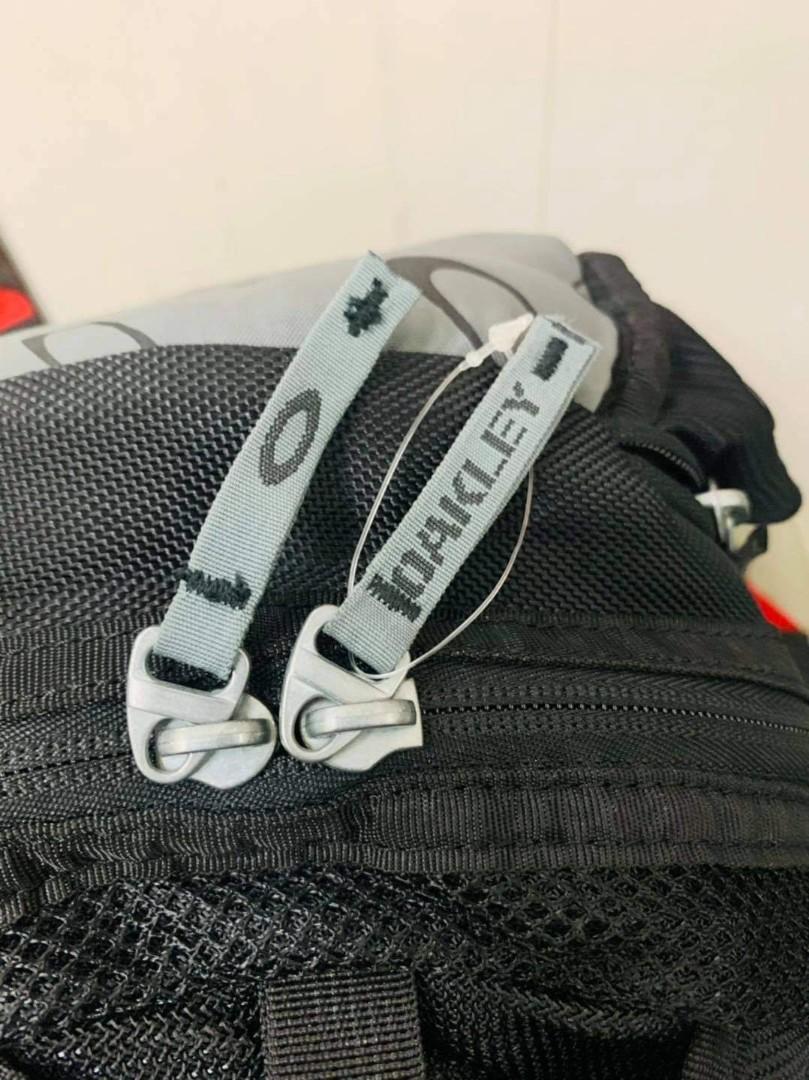 oakley small icon 3.0 backpack bag, Men's Fashion, Bags, Backpacks on ...