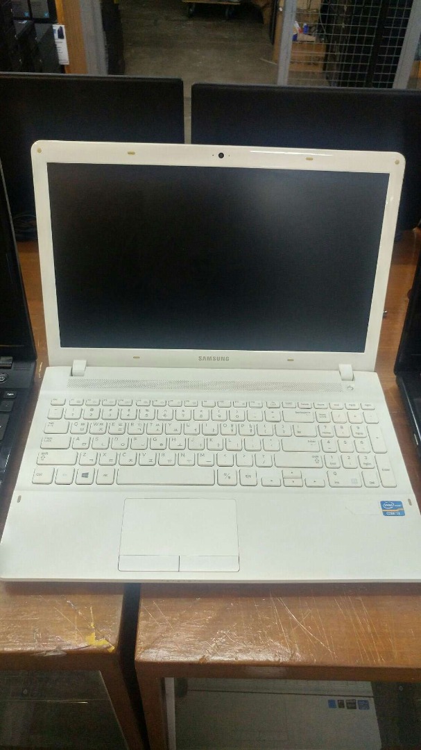 Pre-Owned Laptop Samsung Core i3 2nd Gen wit MAR WIN1o HOME OS ...