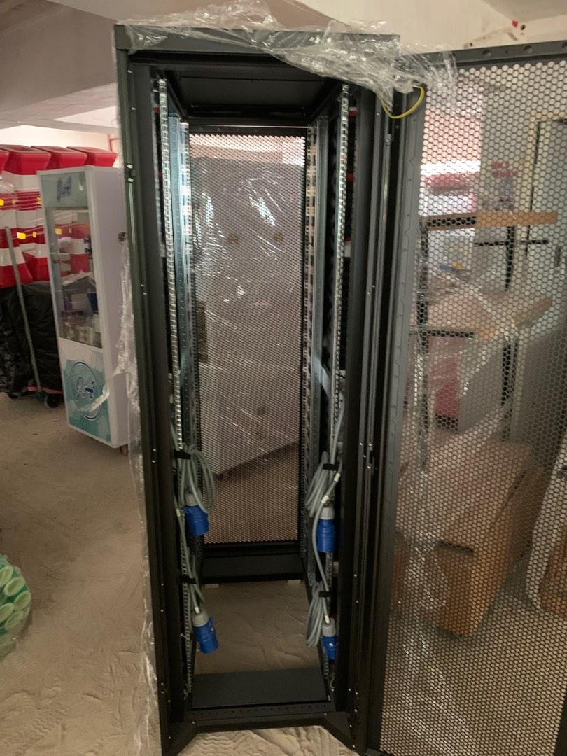 sever Rack with 16way C13 PDU 32A input x4pcs, 電腦＆科技, 商務用科技產品 - Carousell