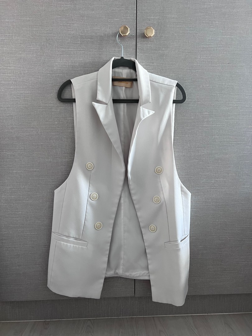 White vest, Women's Fashion, Coats, Jackets and Outerwear on Carousell