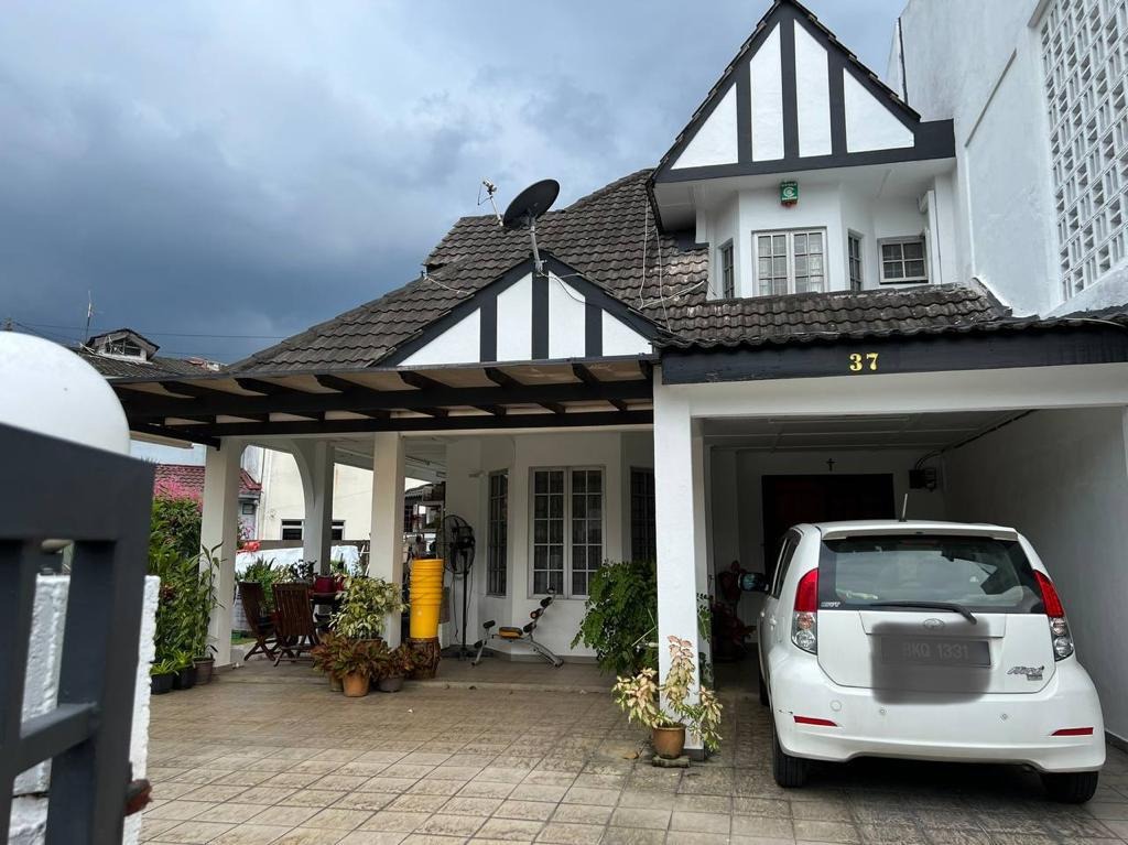 [WTS] Double storey terrace corner lot at Seksyen 8 Shah, Property, For ...