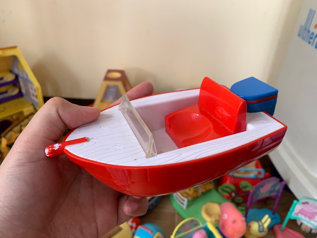 Authentic Peppa Pig Speed Boat, Hobbies & Toys, Toys & Games on Carousell