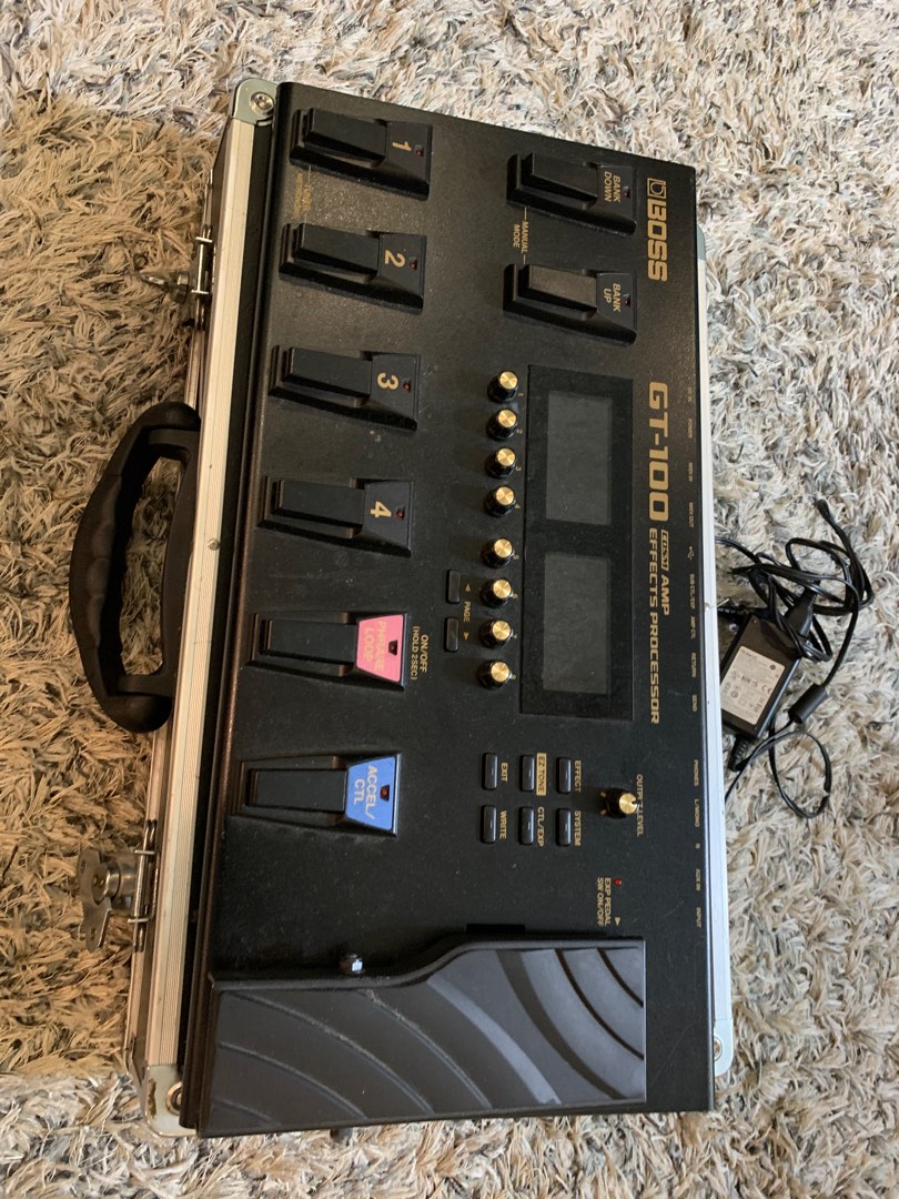 BOSS GT-100 Guitar Multi-Effects Pedal, Hobbies & Toys, Music & Media ...