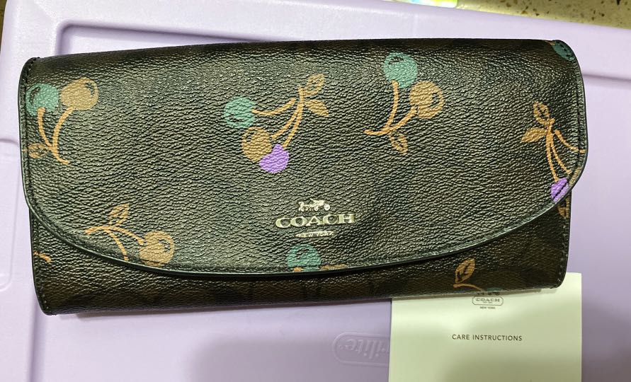Coach wallet, Women's Fashion, Bags & Wallets, Wallets & Card holders ...
