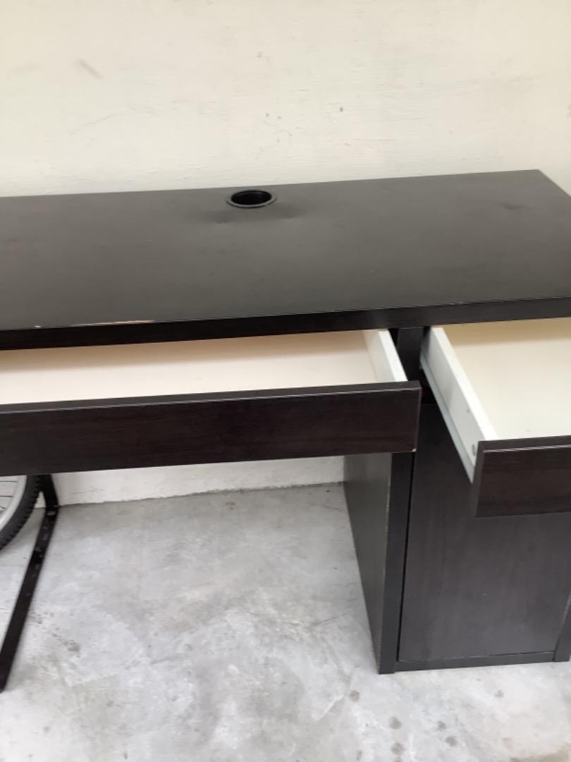 Computer table, Computers & Tech, Laptops & Notebooks on Carousell