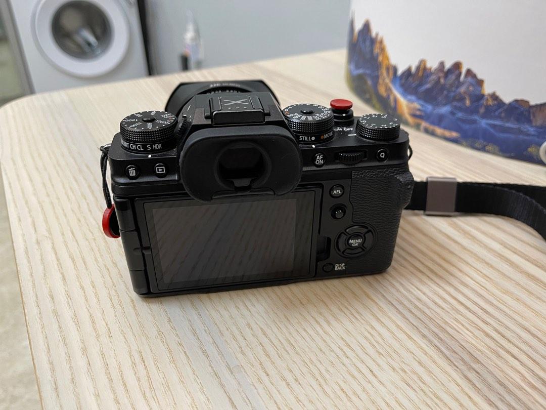 Fujifilm XT4 body + grip XT-4, Photography, Cameras on Carousell