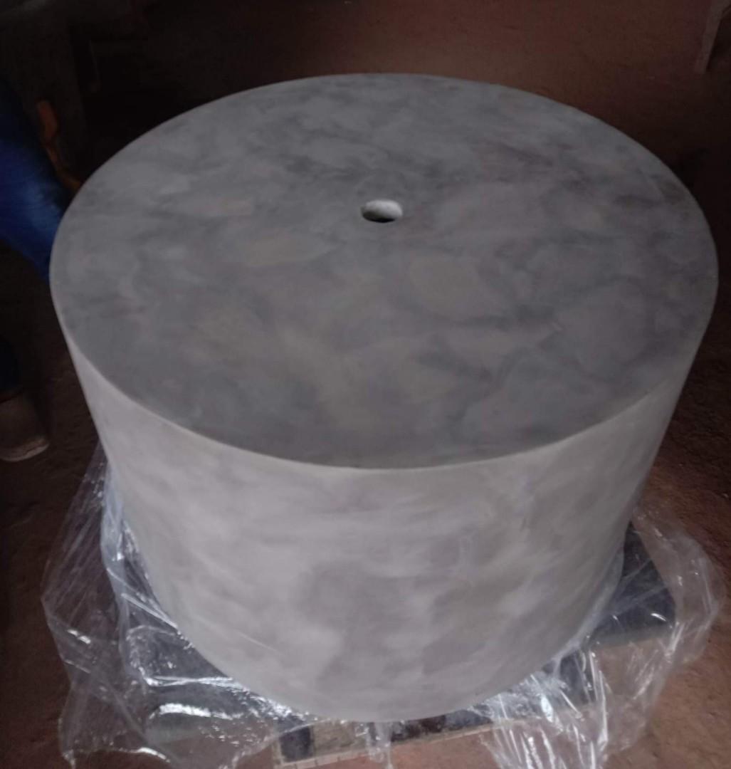 GFRC Concrete Side Table by Zendaya (Glass Fiber Reinforced Concrete ...