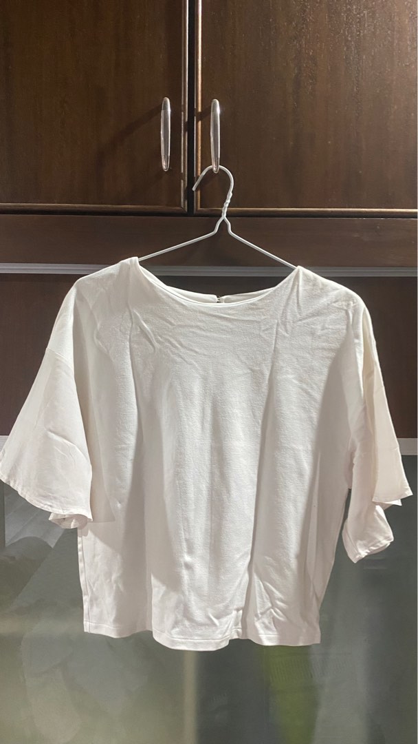 GU white tops, Women's Fashion, Muslimah Fashion, Tops on Carousell