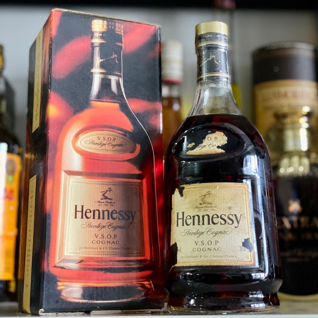 Hennessy VSOP Gold Cap w box 700ml, Food & Drinks, Beverages on Carousell