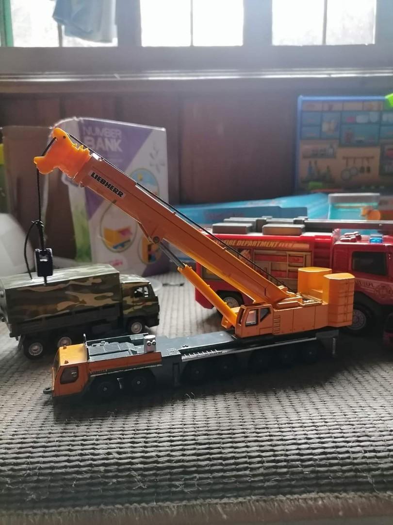 LIEBHERR MOBILE CRANE 1:87 SCALE, Hobbies & Toys, Toys & Games on Carousell