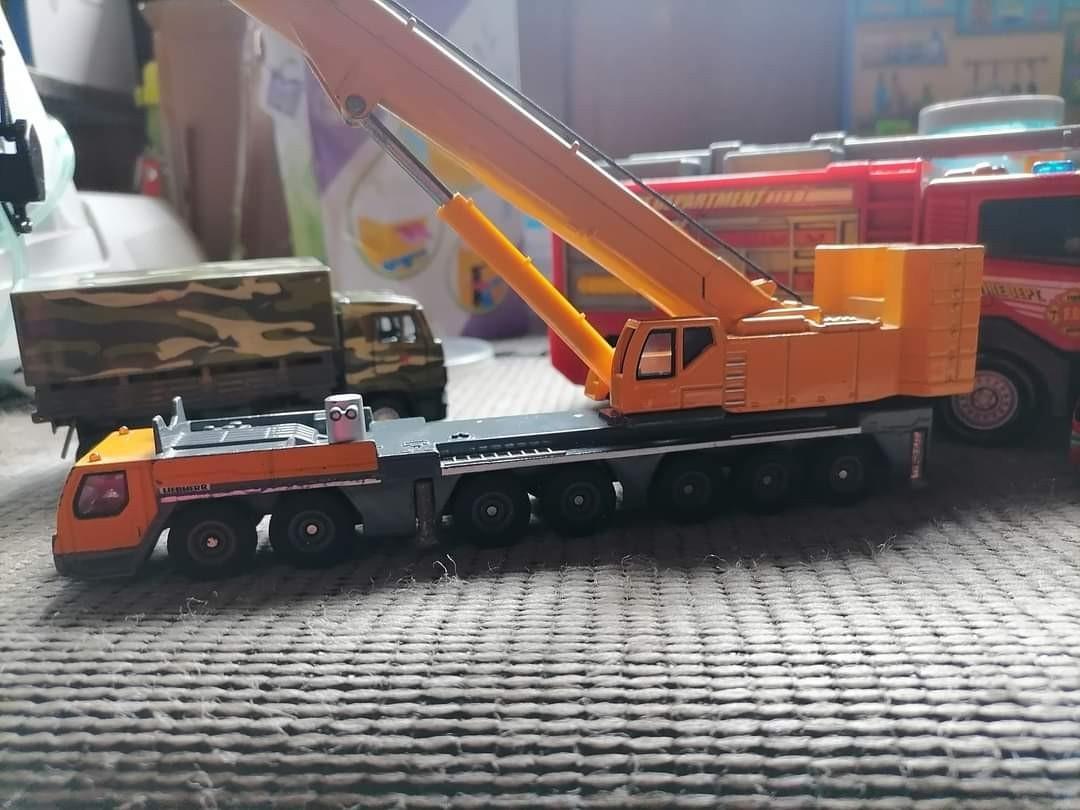 LIEBHERR MOBILE CRANE 1:87 SCALE, Hobbies & Toys, Toys & Games on Carousell