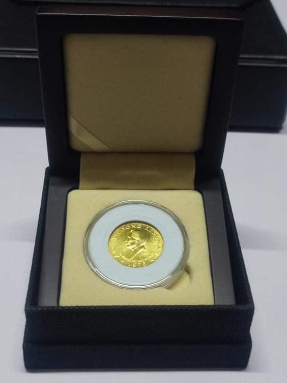 Mint 1975 Marcos Gold Coin The New Society, Hobbies & Toys, Memorabilia ...