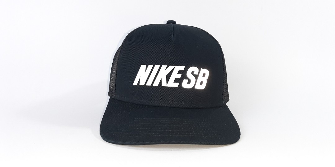 Nike SB Reflectorized Logo Snapback Cap, Men's Fashion, Watches ...