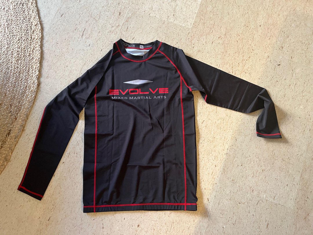 Rash Guard Top EVOLVE, Men's Fashion, Activewear on Carousell