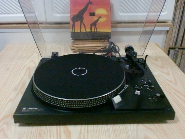 Technics SL-2000 LP唱盤, 興趣及遊戲, 音樂樂器 & 配件, 音樂與媒體 - 黑膠碟 - Carousell