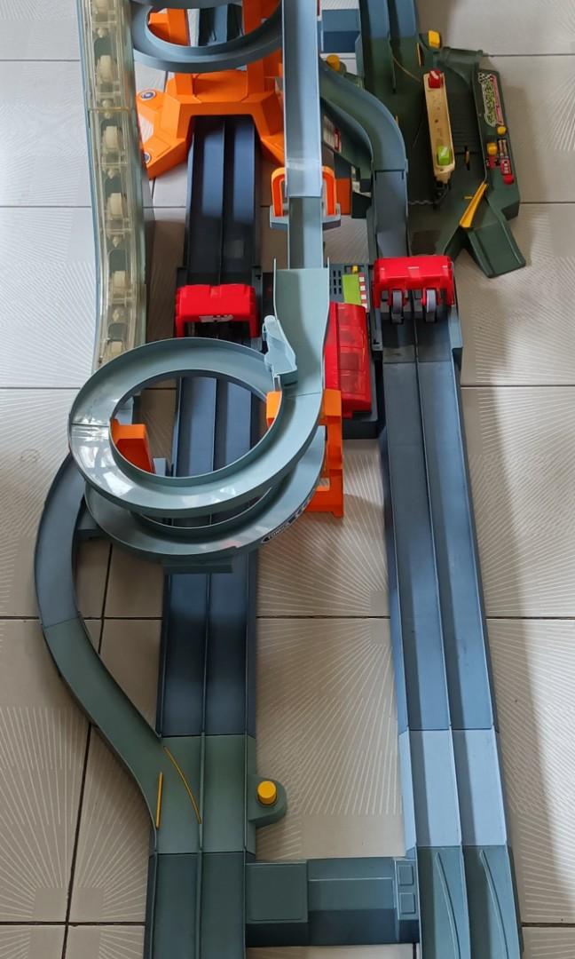 Tomica Big Tower and Byun Byun Circuit, Hobbies & Toys, Toys & Games on ...