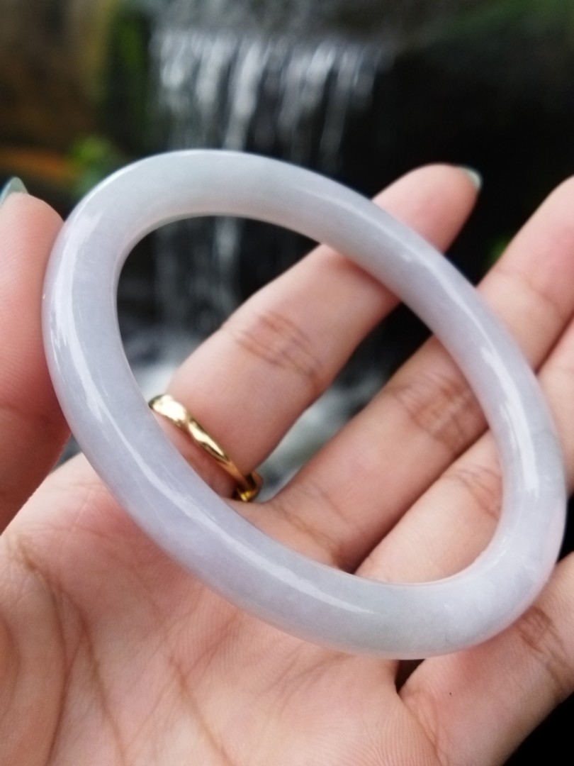 Type A thin princess cut white/pale faint lavender jadeite jade bangle ...