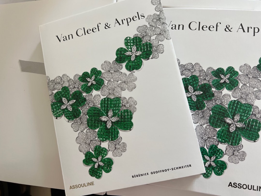 Van Cleef & Arpels catalog, 名牌, 飾物及配件 - Carousell