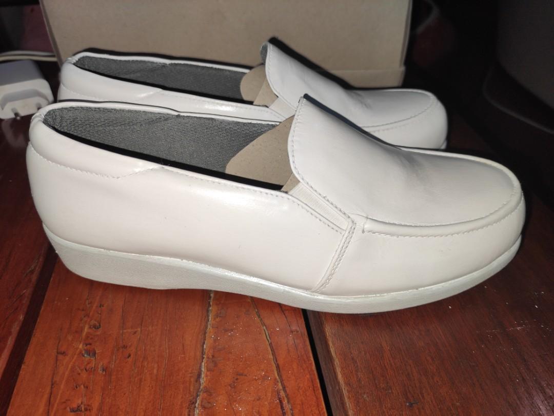 Clinical white shoes, Women's Fashion, Footwear, Flats & Sandals on ...