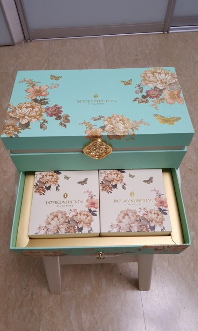 Intercontinental mooncake box, Women's Fashion, Jewelry & Organisers ...