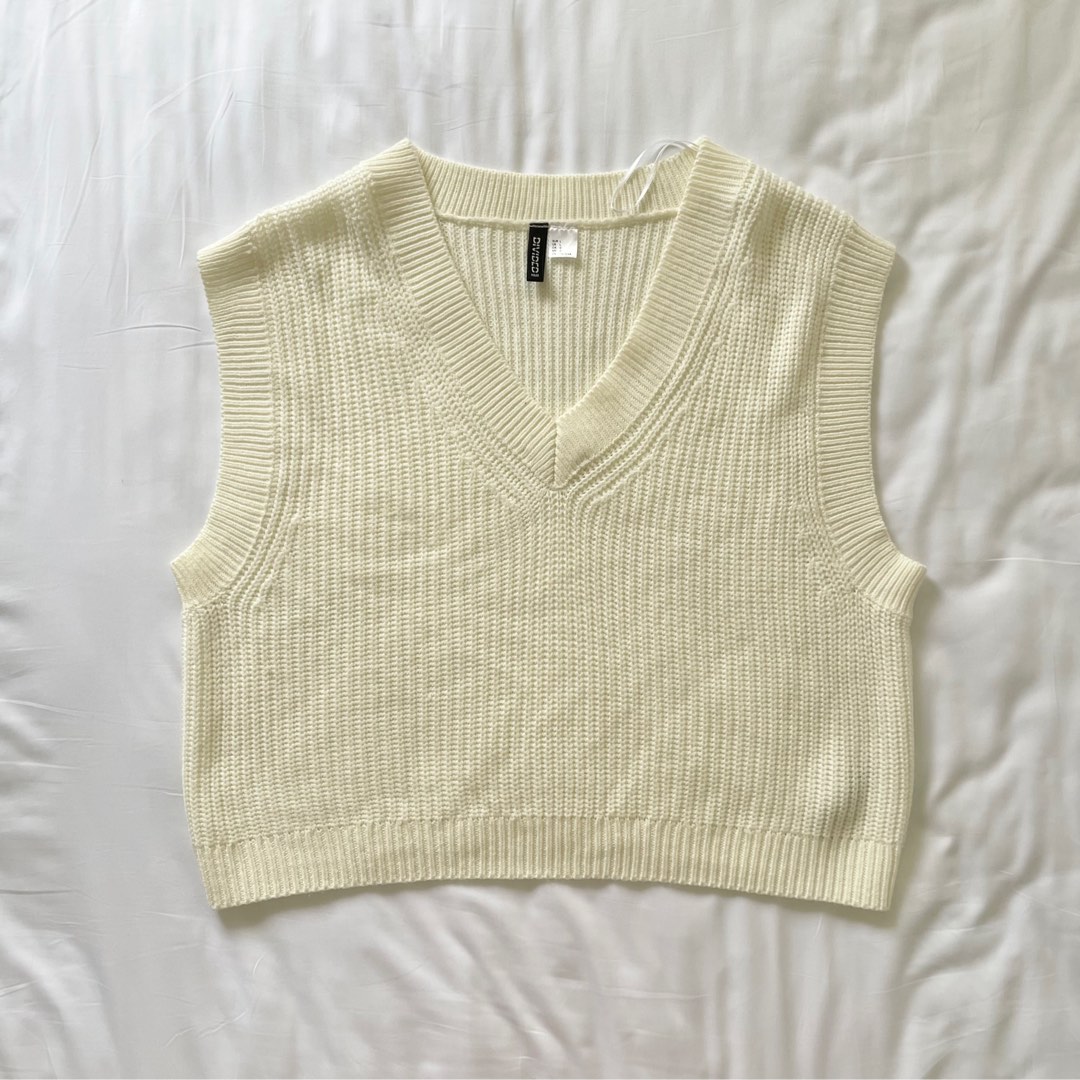 knitted vest (3 colours), Women's Fashion, Coats, Jackets and Outerwear ...