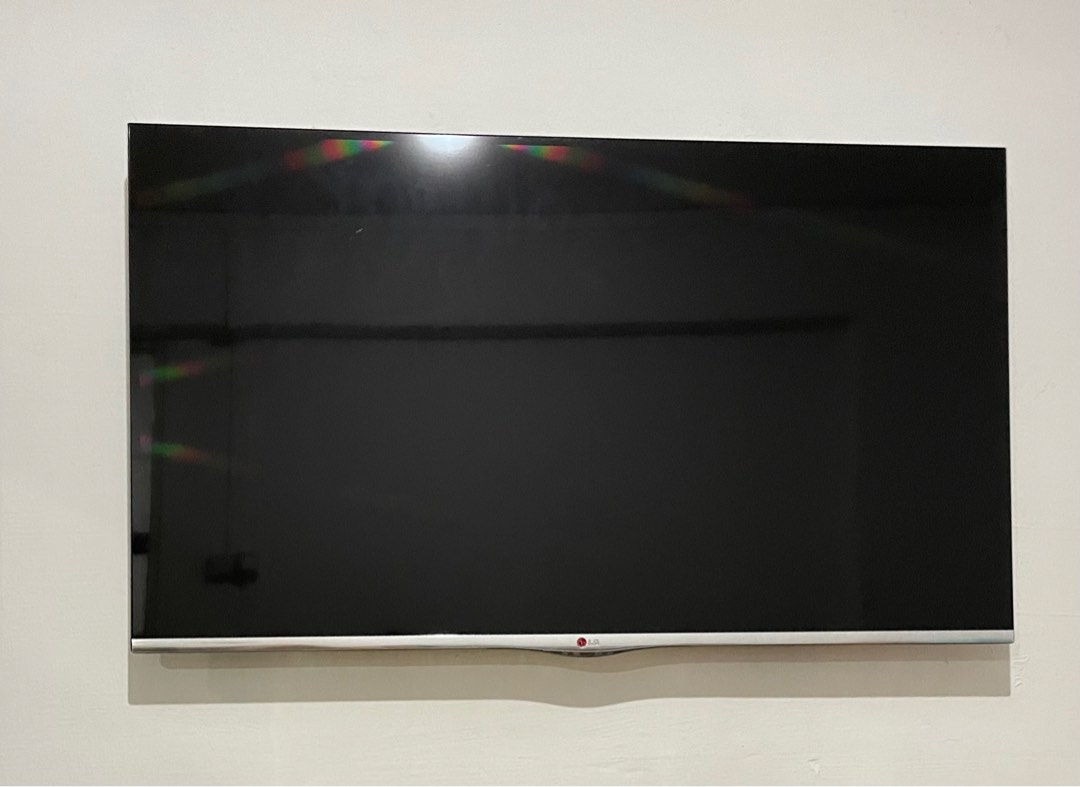 LG TV 47LA7400 (Can power on got light but no display), TV & Home ...