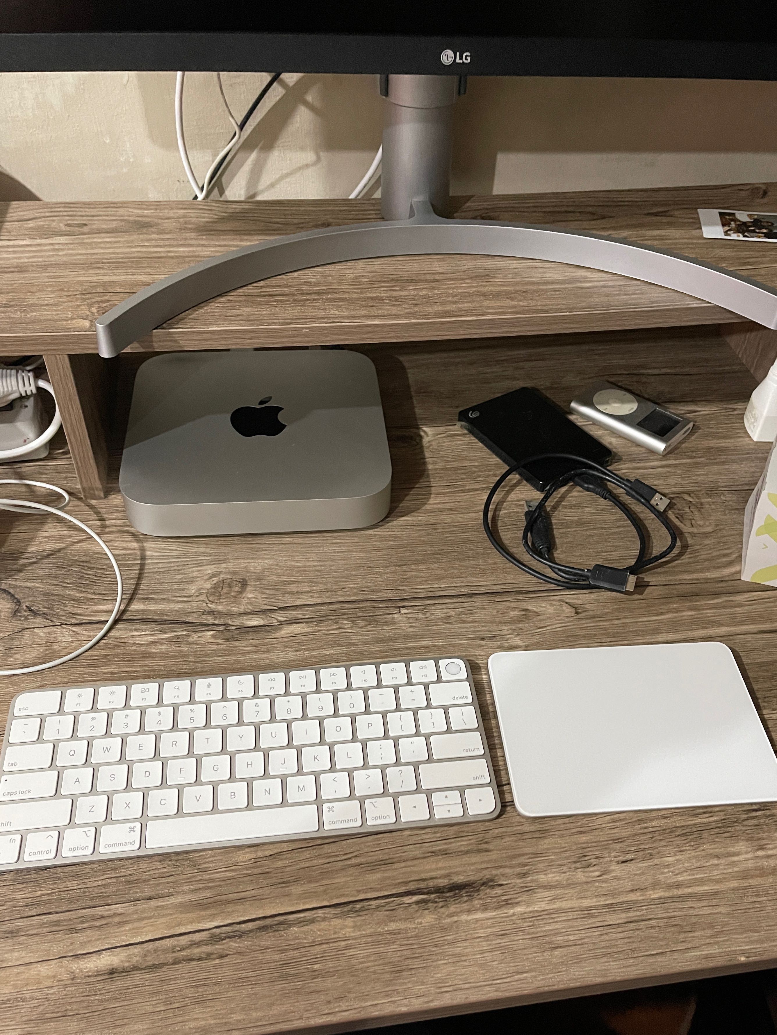 M1 Mac Mini with Magic Trackpad and Magic Keyboard with touch ID ...