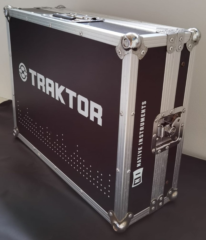 Native Instruments Traktor Flight Case, Hobbies & Toys, Music & Media ...